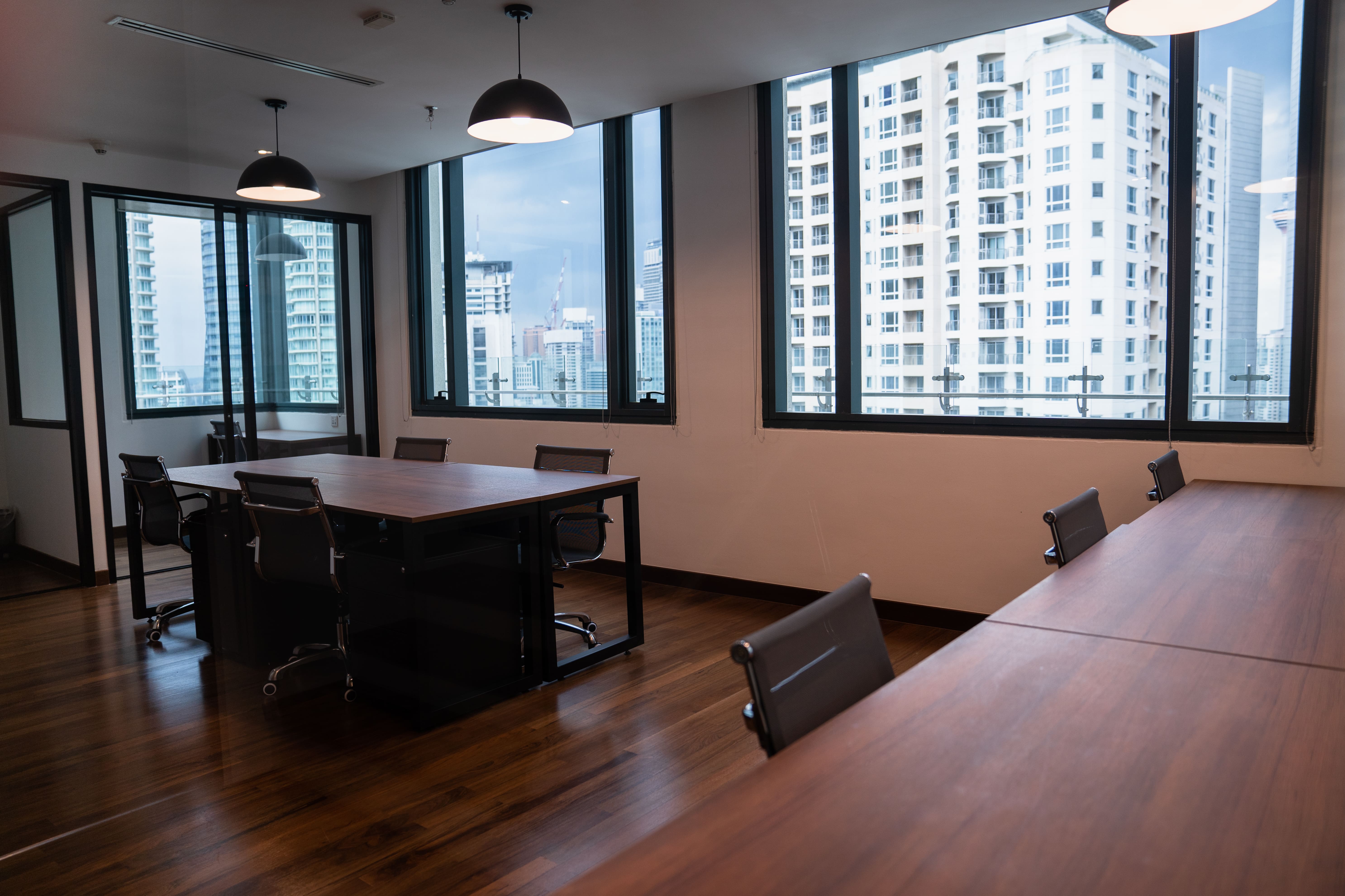 GTower, Malaysia: Flexible Private Office Solutions by Deskimo